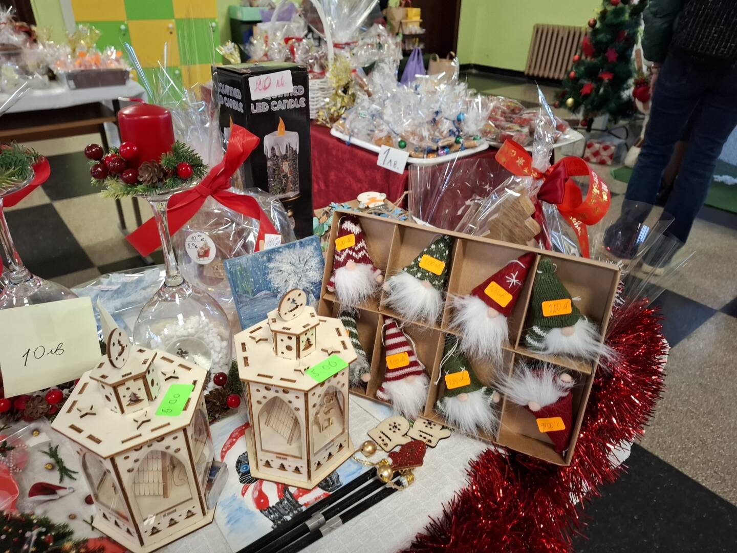 Коледен благотворителен базар в СУ „Нешо Бончев“ - СРЕДНО УЧИЛИЩЕ "НЕШО БОНЧЕВ"